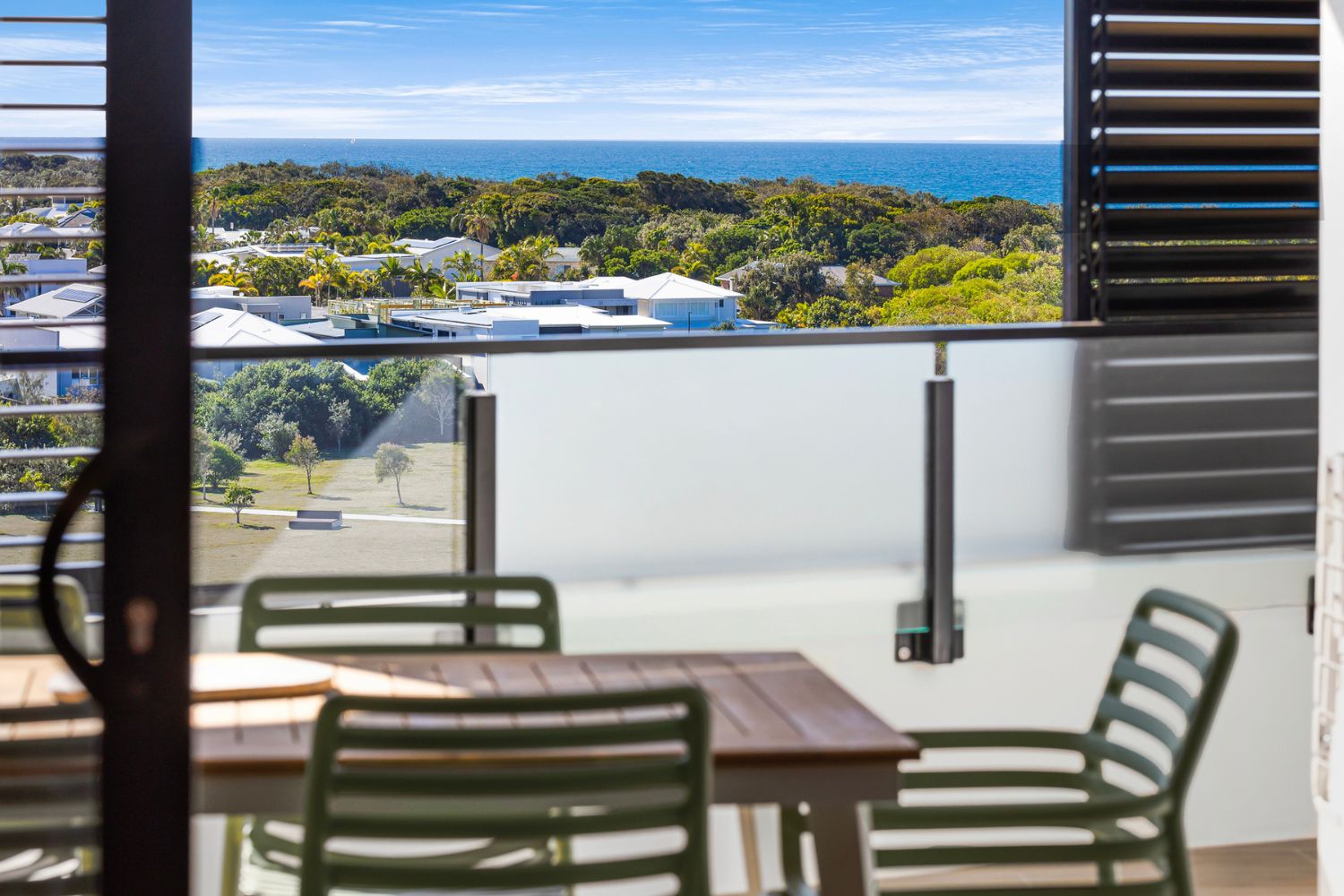 Zinc - Superior 4 Bedroom Apartment Partial Ocean Views - Bokarina ...